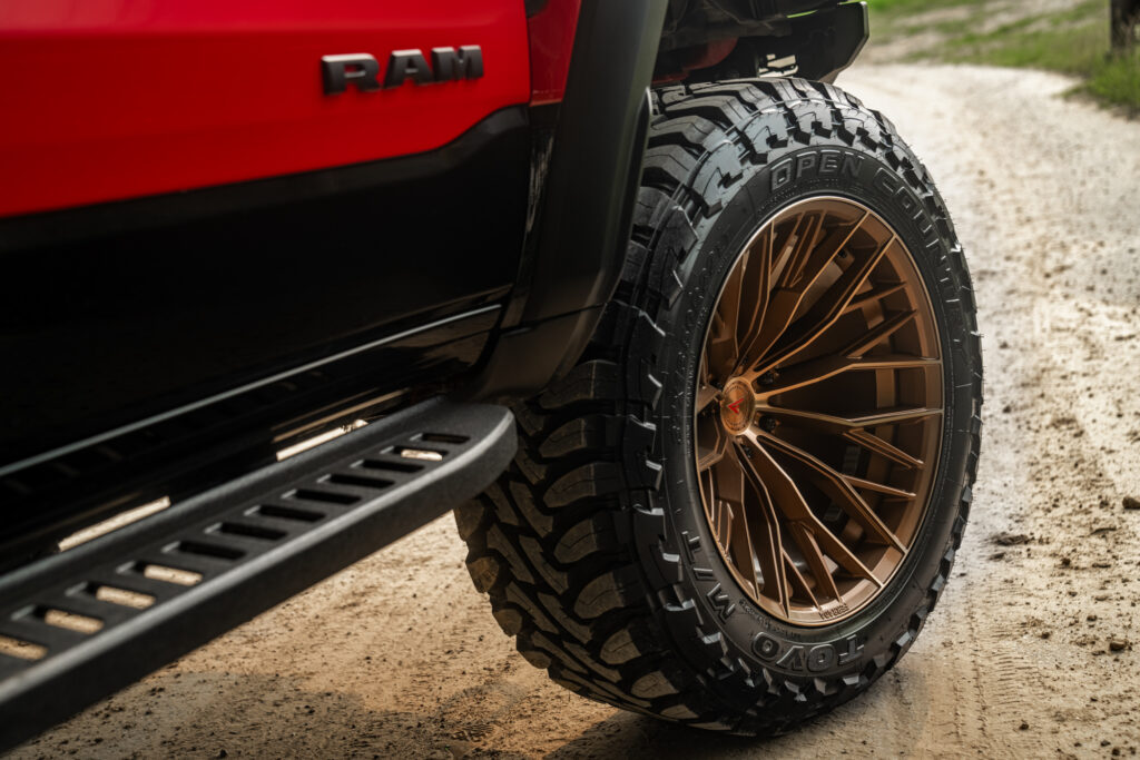 Dodge RAM TRX – FR9 MC – FERRADA WHEELS