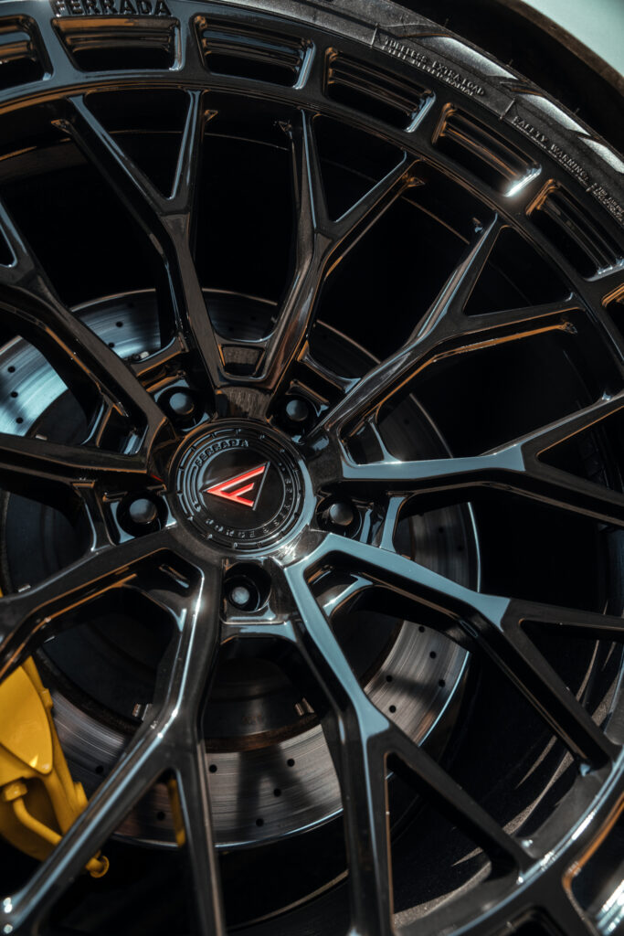 Nissan GTR – FR12 OB – FERRADA WHEELS